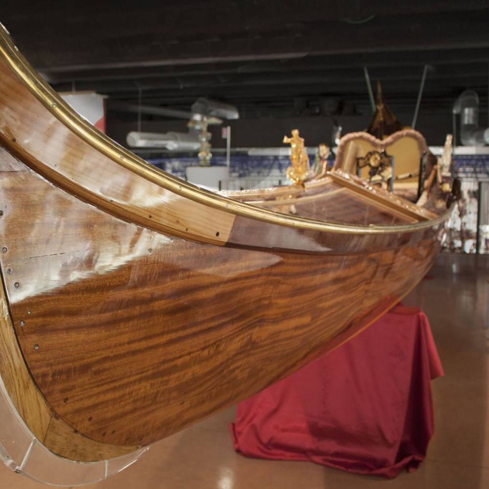 Original Venetian gondolas, oars and forcole
