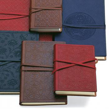 Hand-made notebooks and albums according to the Venetian tradition